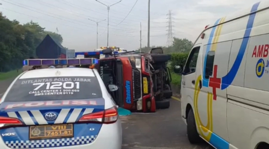Tragis! Kecelakaan Tunggal Elf di Tol Padaleunyi, Sopir Meninggal