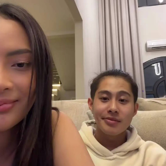 Potret Romansa Erika Carlina dan DJ Panda saat Live TikTok