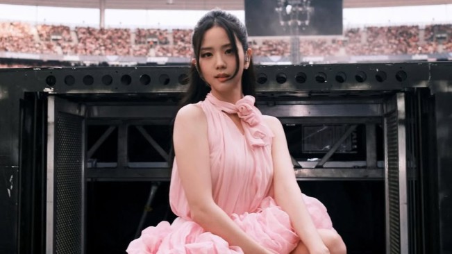 Jisoo BLACKPINK Rilis MV 'Your Love', Visual Anggun di Hutan Singapura ...