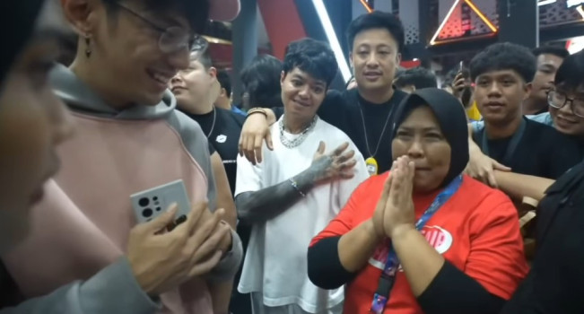 Kontroversi Reza Arap Belikan Motor Ibu-ibu yang Bekerja di PRJ