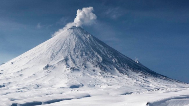 Gunung Klyuchevskaya Sopka Meletus Setelah Gempa Besar Rusia, Apa ...
